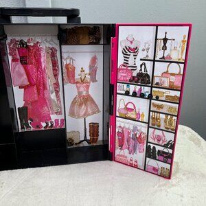 Mattel | Toys | Barbie Fashionista 21 Storage Carrying Case Closet ...